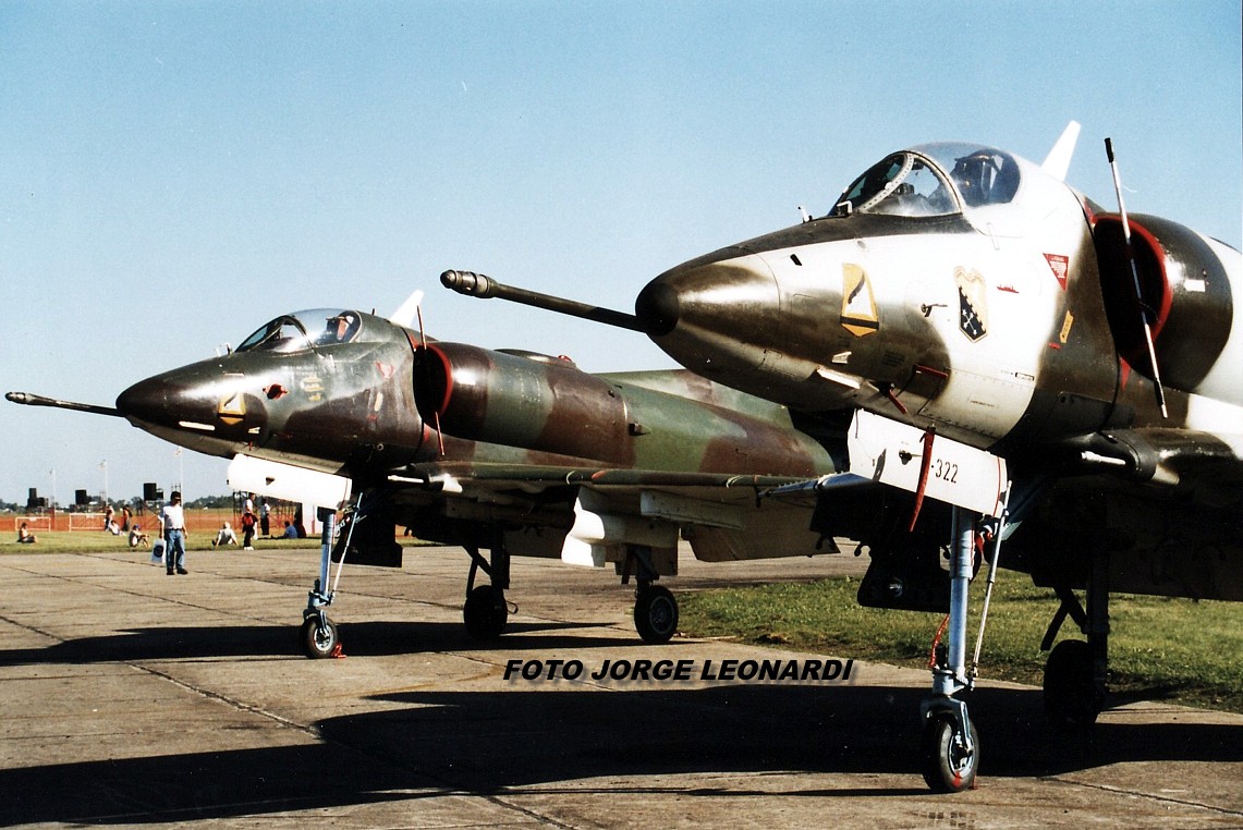 Mis fotos de Aviones: ASSA'99 (PARTE V)- Douglas A-4B, C-207 y Douglas ...