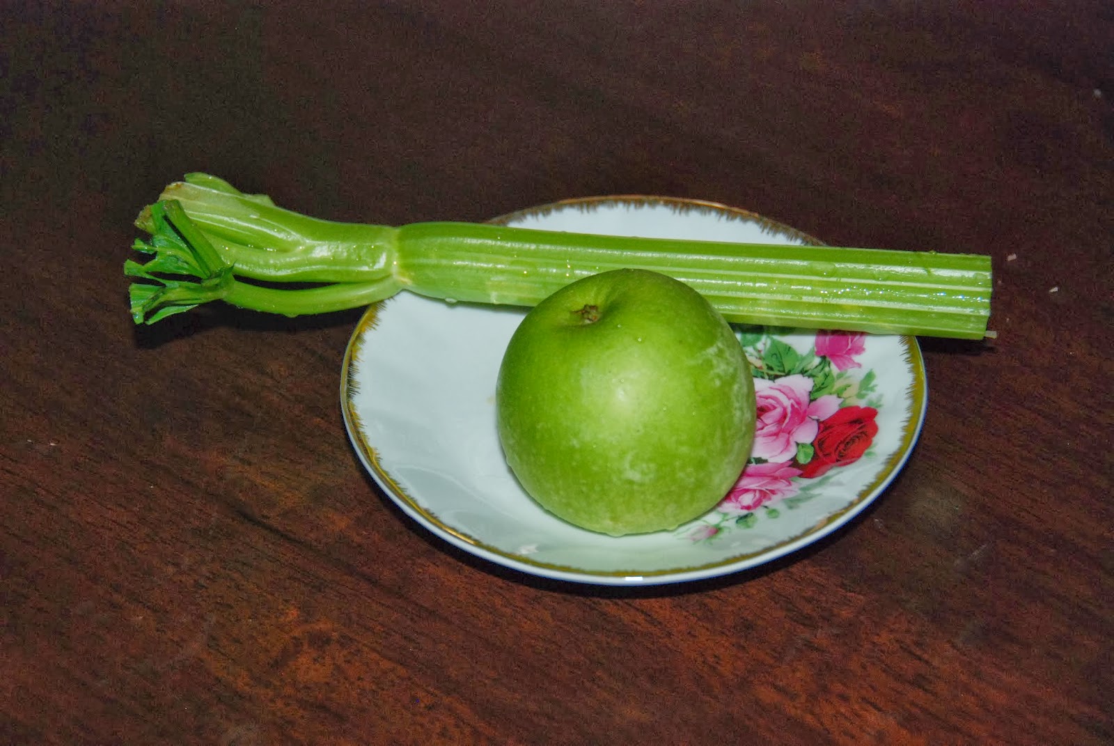 Laman Dapur Maya Ezujusoh: Cara-Cara Membuat Jus Saderi N Epal