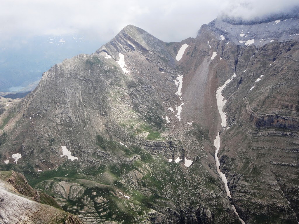 Montesymasdebucuesa: 48-14. SAMOLA BAJA DESDE LA FUENTE DEL PACO. 5-7-2014.