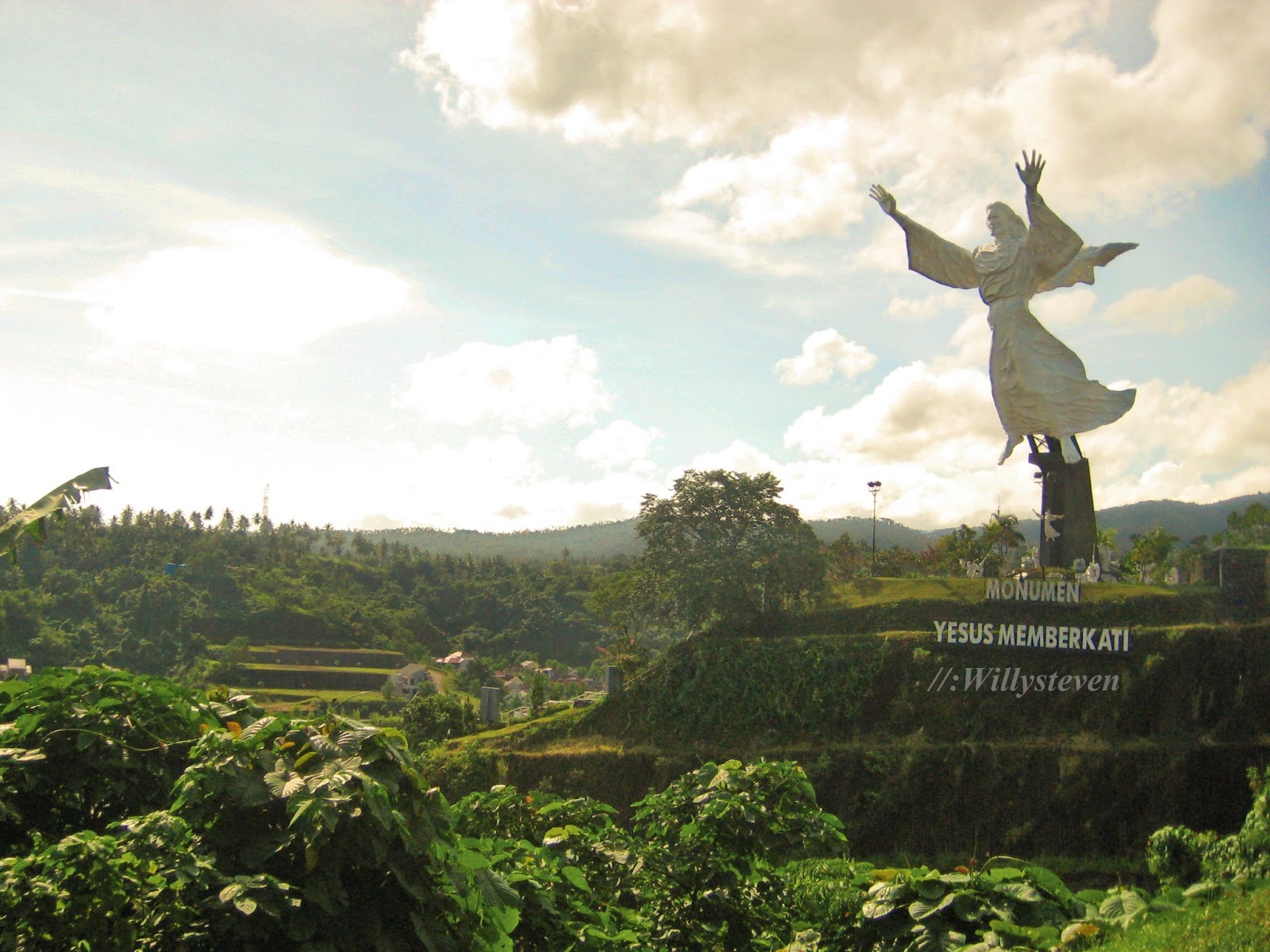 TravellerMeds: Bukit Doa Tomohon, Wisata Religi di Kota Manado