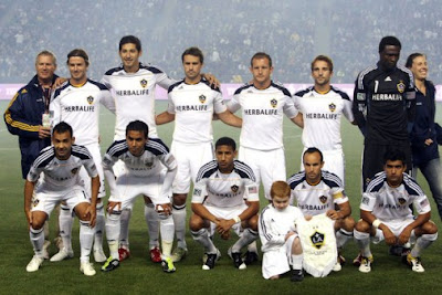 David Beckham and the rest of LA Galaxy arrived in Manila [VIDEO]