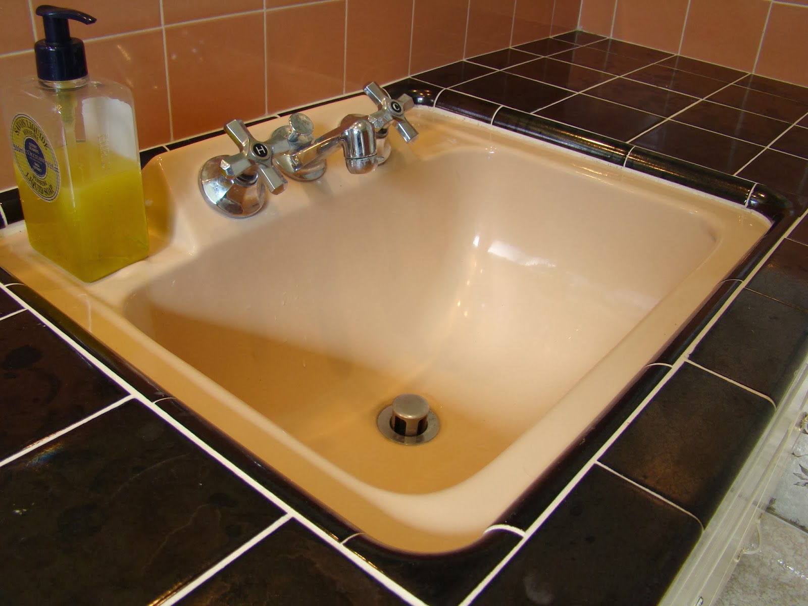 Fiorito Interior Design: An Island Bathroom by Fiorito Interior Design