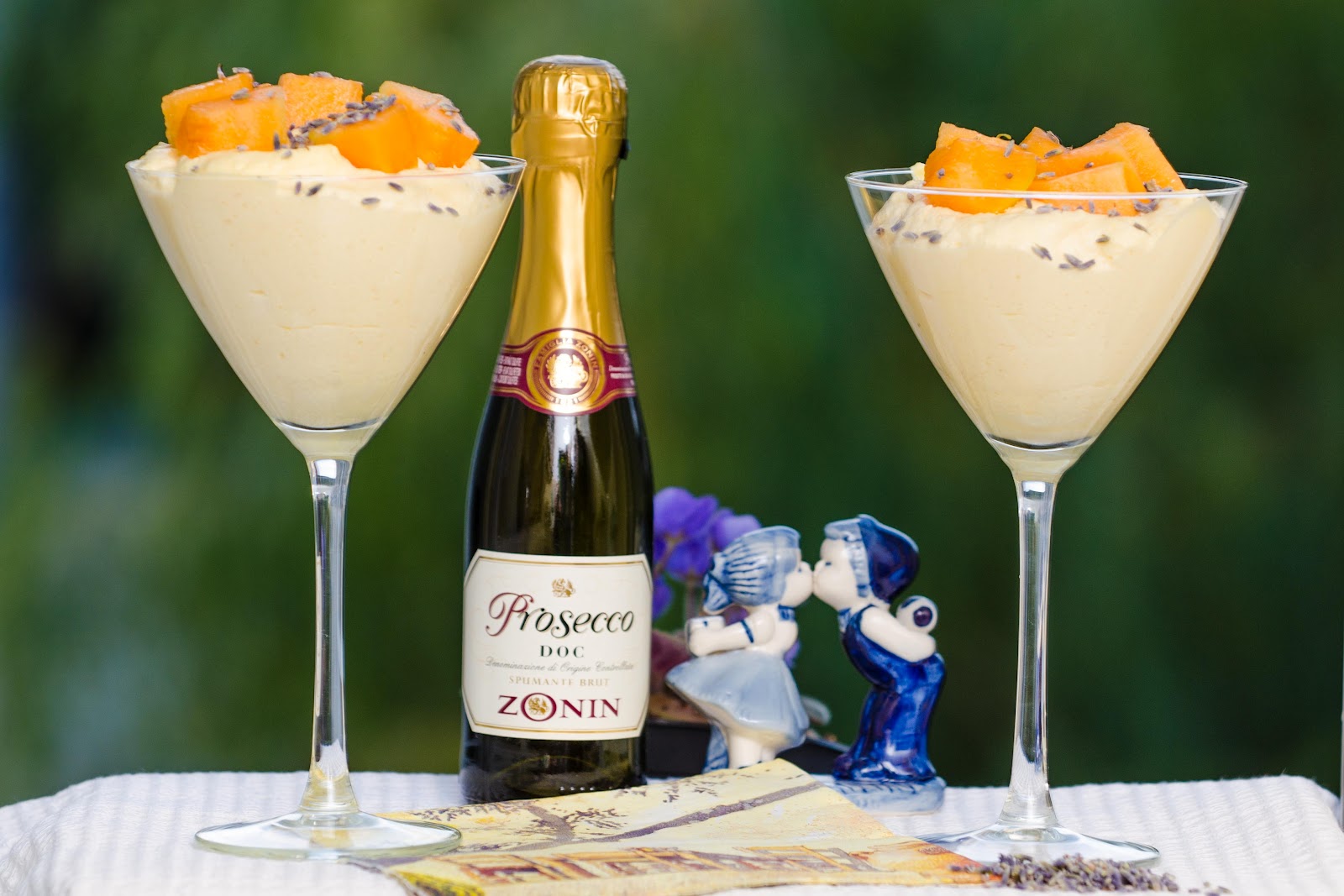 Bucataria cu Mirodenii: Parfait de sampanie cu pepene galben si lavanda