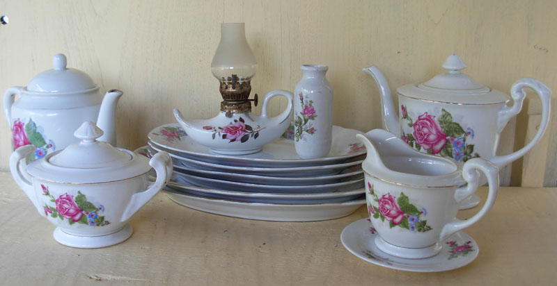 ORIENTAL: Tea Set Oriental "Big Roses" ( Sold )