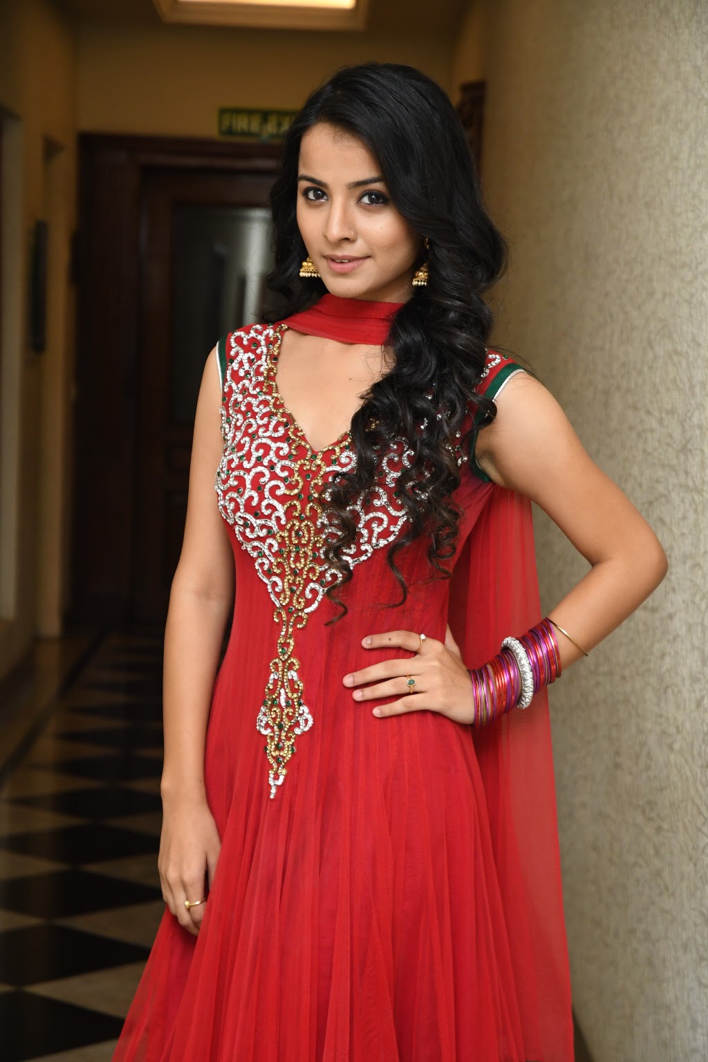 DESI ACTRESS PICTURES: Gorgeous Mahima Makwana Latest Photoshoot ...