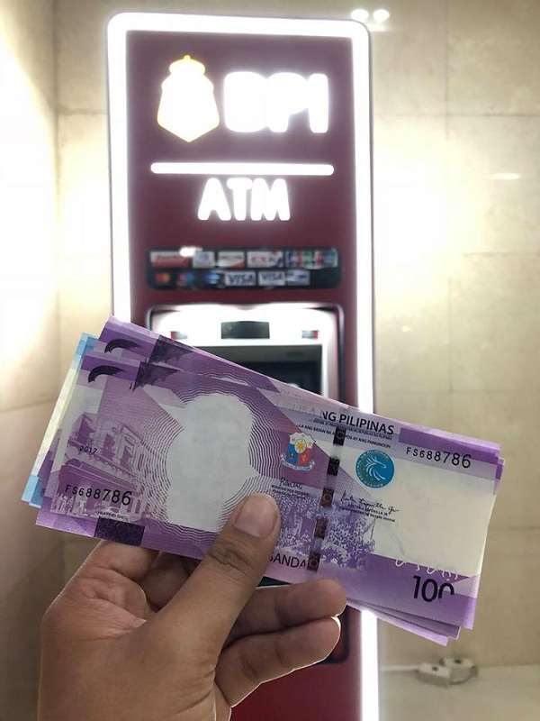 LOOK: Netizen shares photo of Php100 bills with hilarious printing error