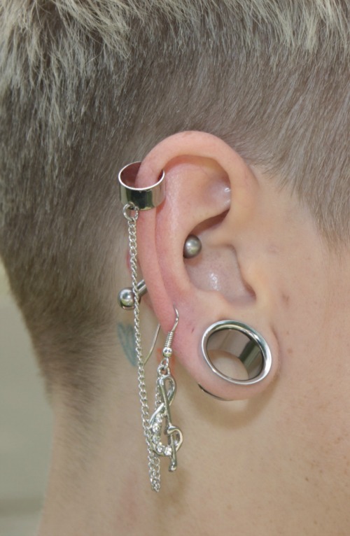 Viktor Viktoria's View: Make some noise in a music note ear cuff