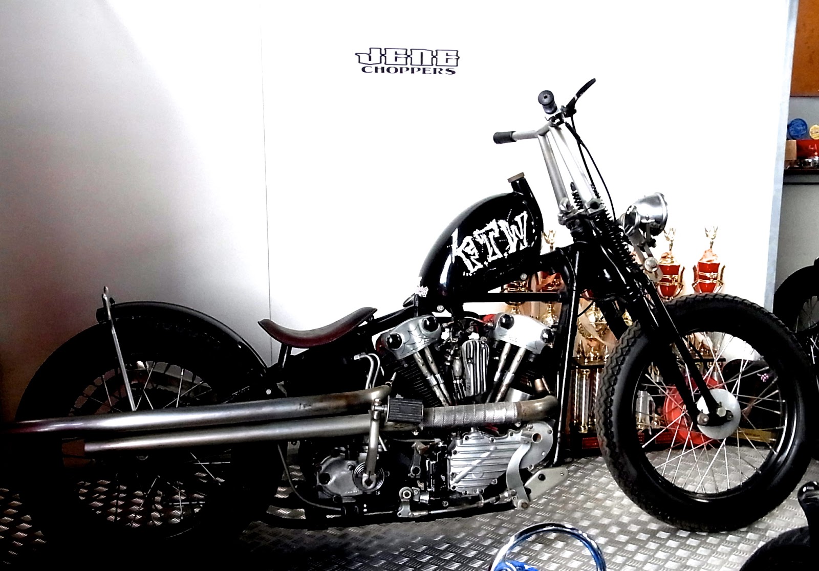 VINTAGE SHOP JOHNNY｜東京・小岩にある古着屋ジョニー: JENE CHOPPERS【JOHNNY TRIUMPH CHOPPER】