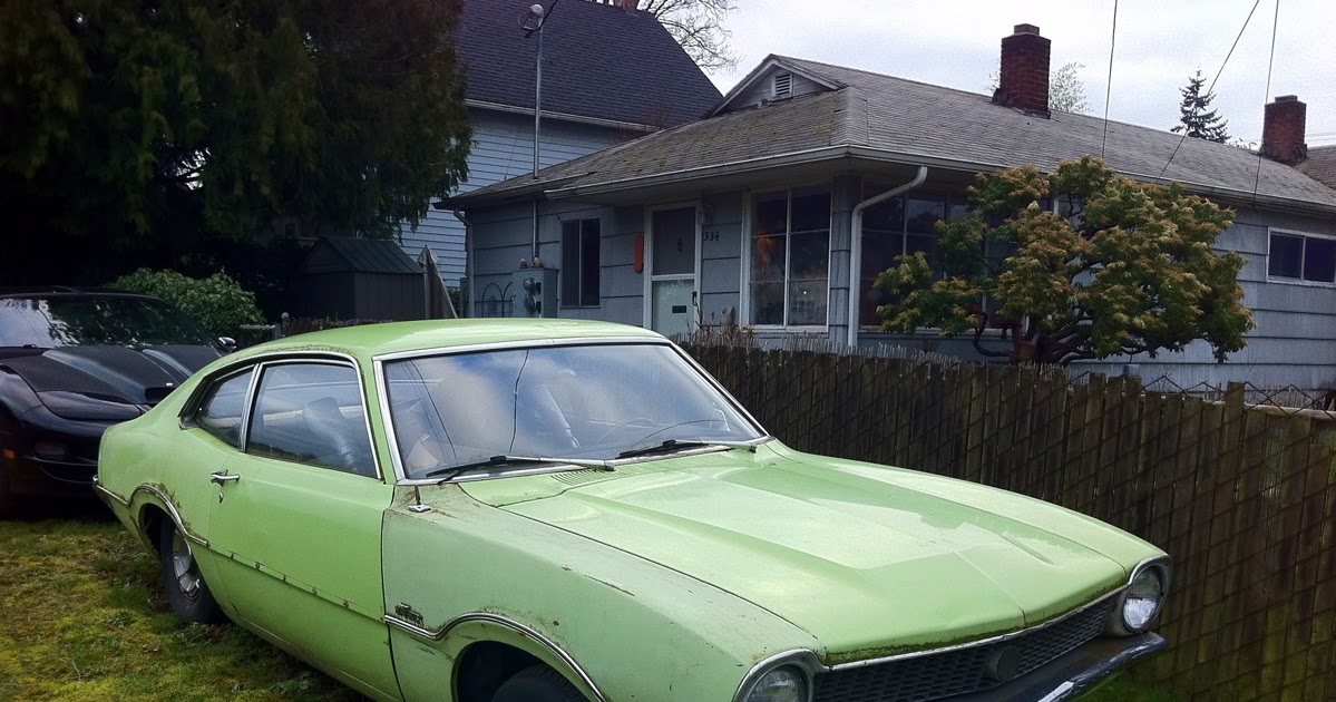 OLD PARKED CARS.: 1972 Ford Maverick.