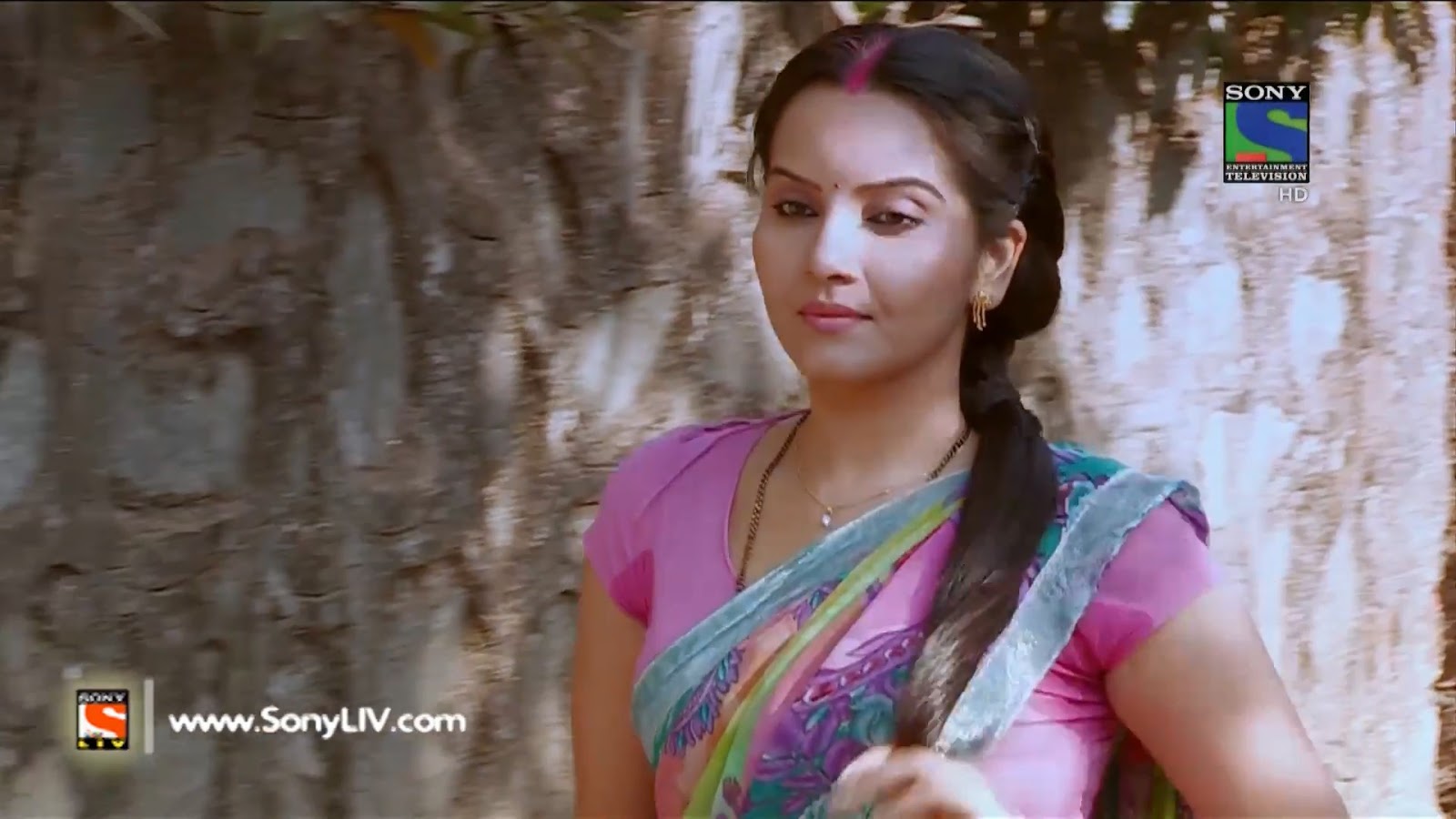 Tv Serial Actress Geetanjali Mishra Hot and Sexy Navel Show in Saree - SA - Television Serial ...