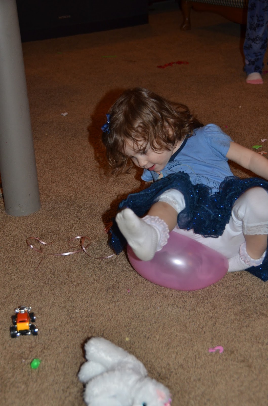 Baxter Family Six!: Popping Balloons