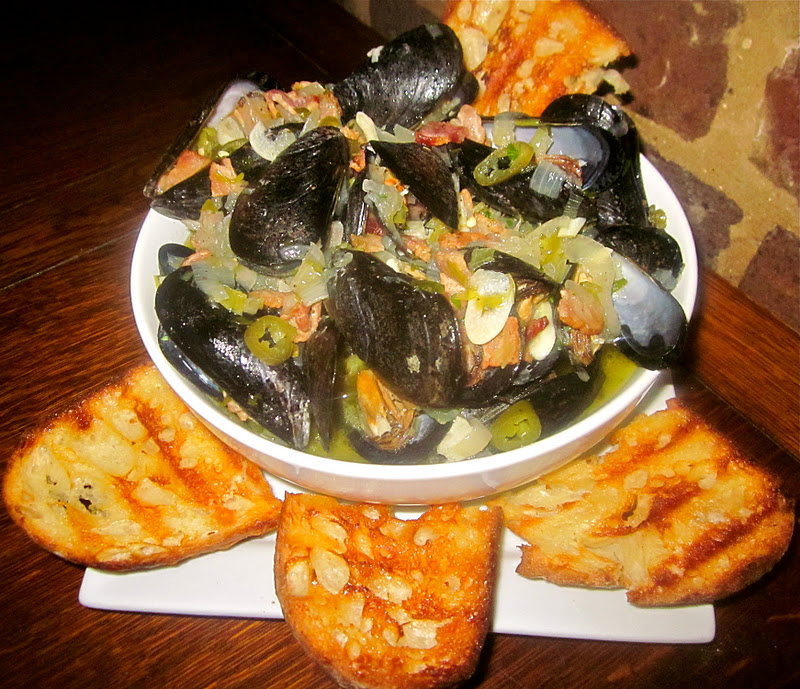 Haute + Heirloom: Date Night : Angry Mussels with Grilled Truffle Bread