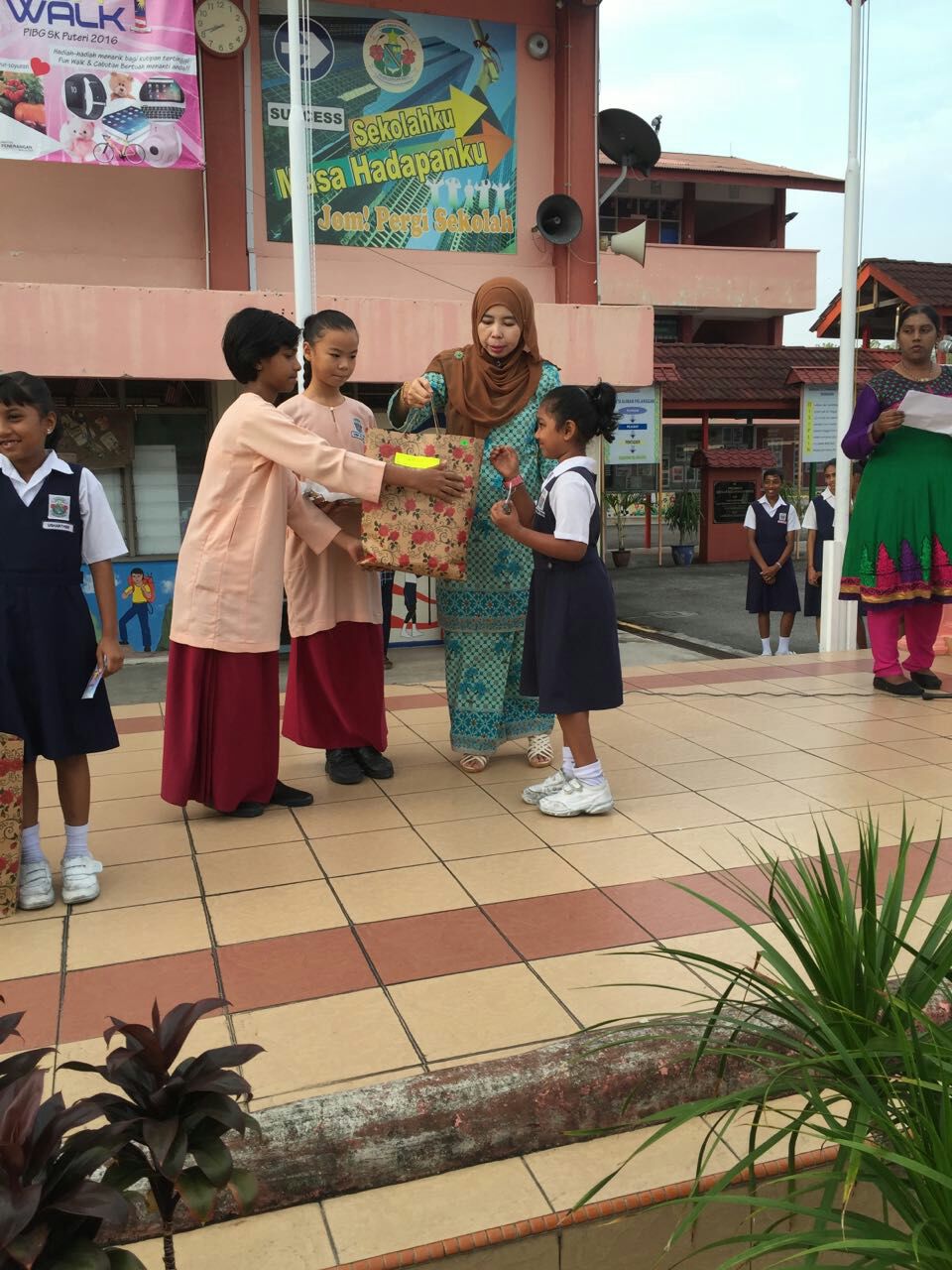 sk puteri: Sumbangan sempena perayaan Deepavali