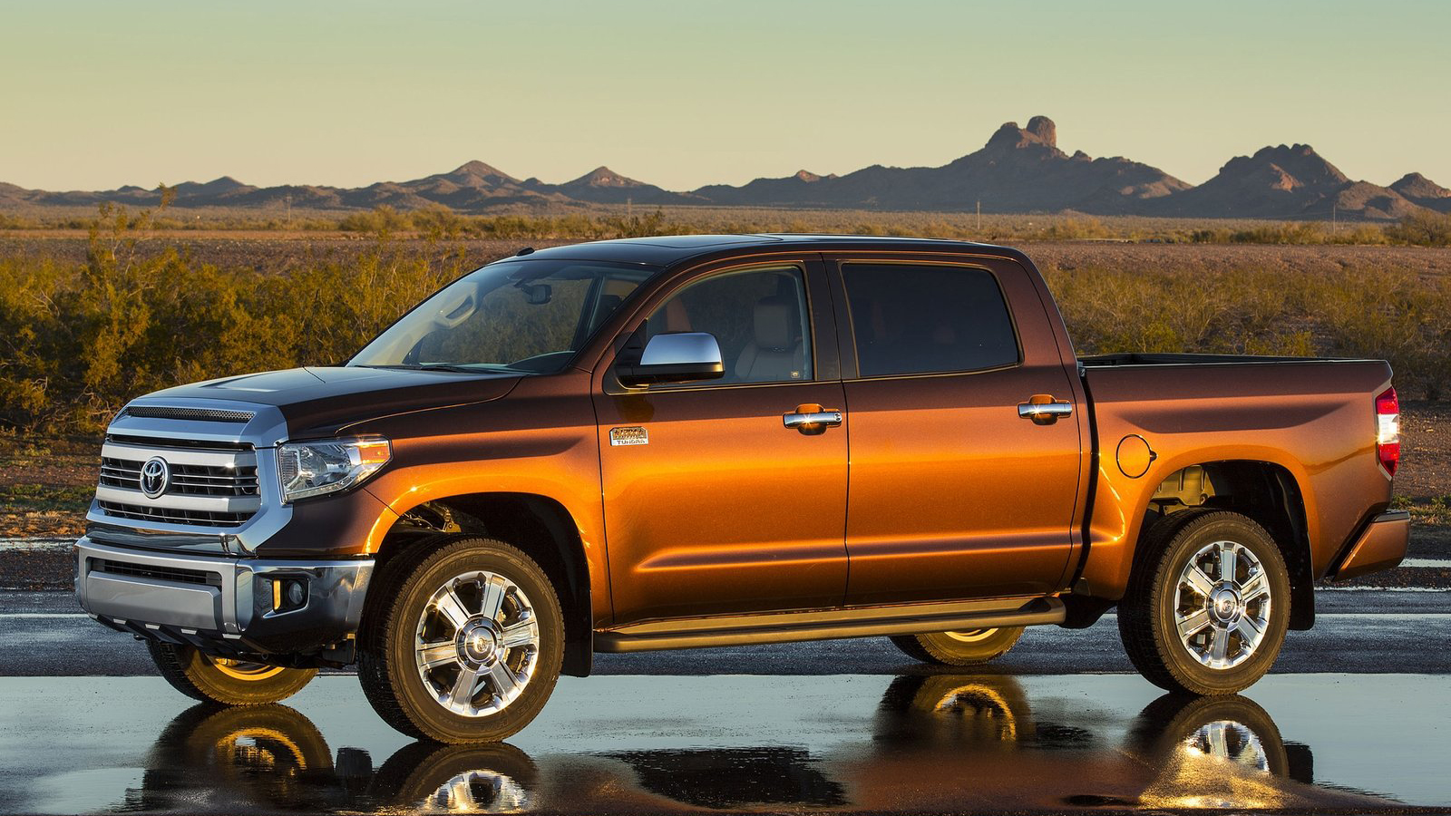 Car Wallpapers in Good Images: 2014 Toyota Tundra 5.7 V8 381 cv 55,4 m.kgf
