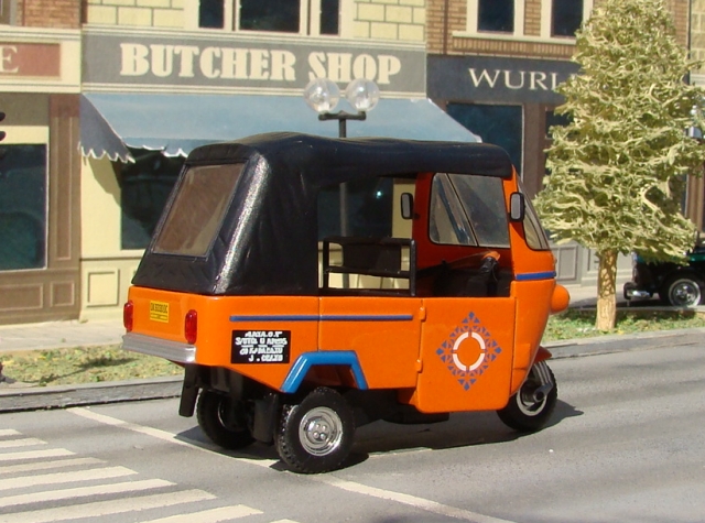 CRUISER - Clásicos en escala 1/43 (1:43 Classics): BAJAJ RICKSHAW (1990)
