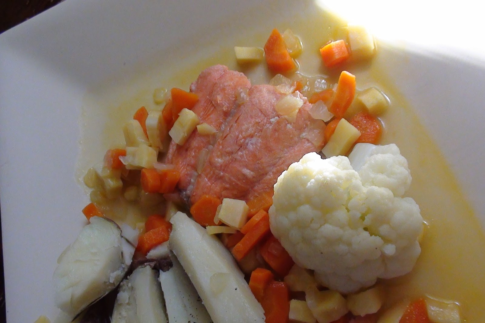 zsuzsa is in the kitchen: POACHING SOCKEYE with VEGETABLES AND STOCK