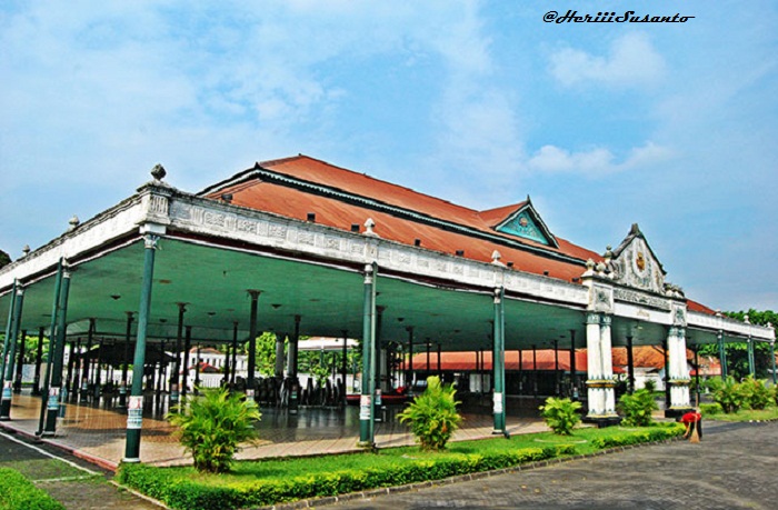 Keraton Yogyakarta : Palace of Culture and Beauty Java - HeriSoesanto