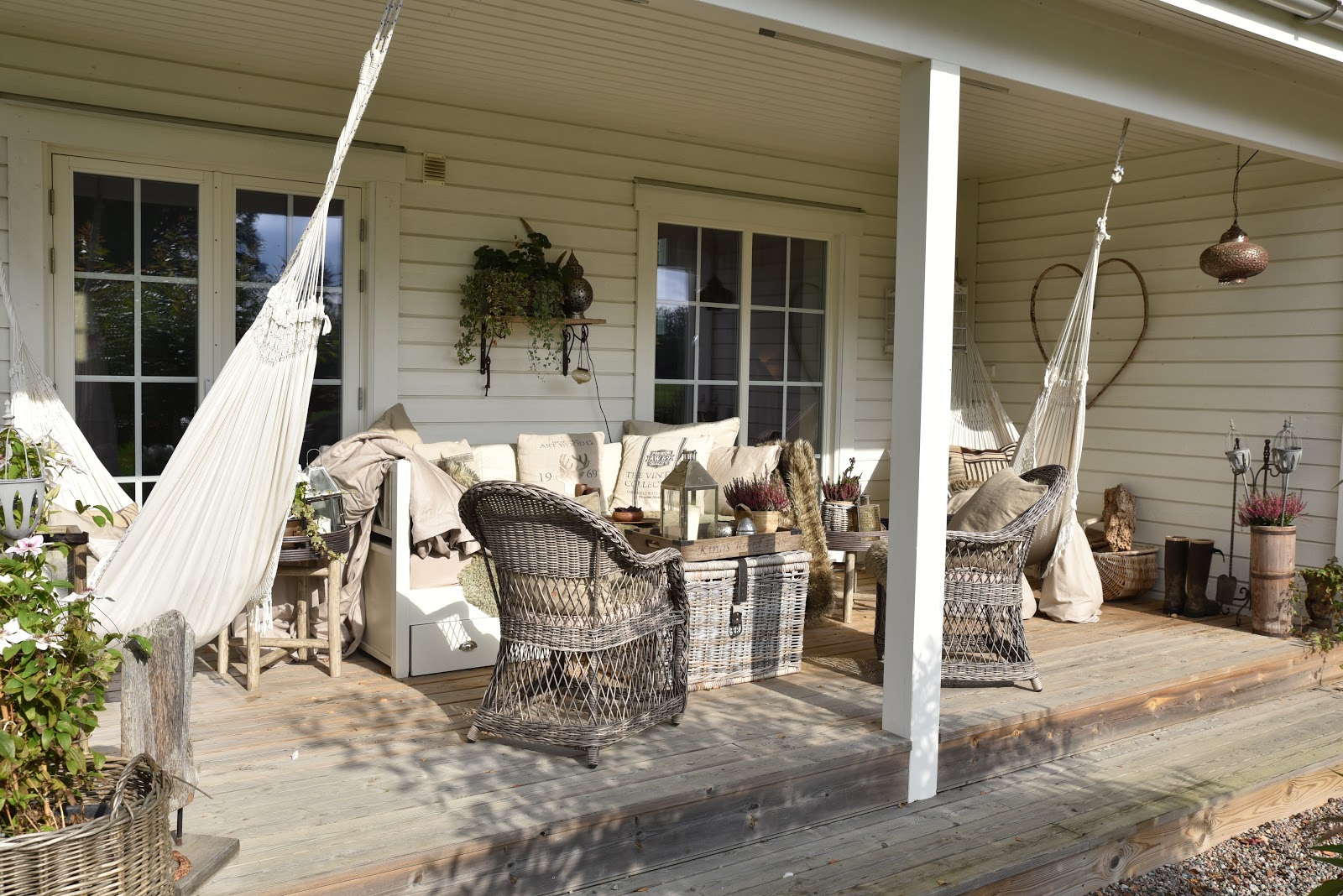 Den Vita Drömgården: Höstfint på verandan
