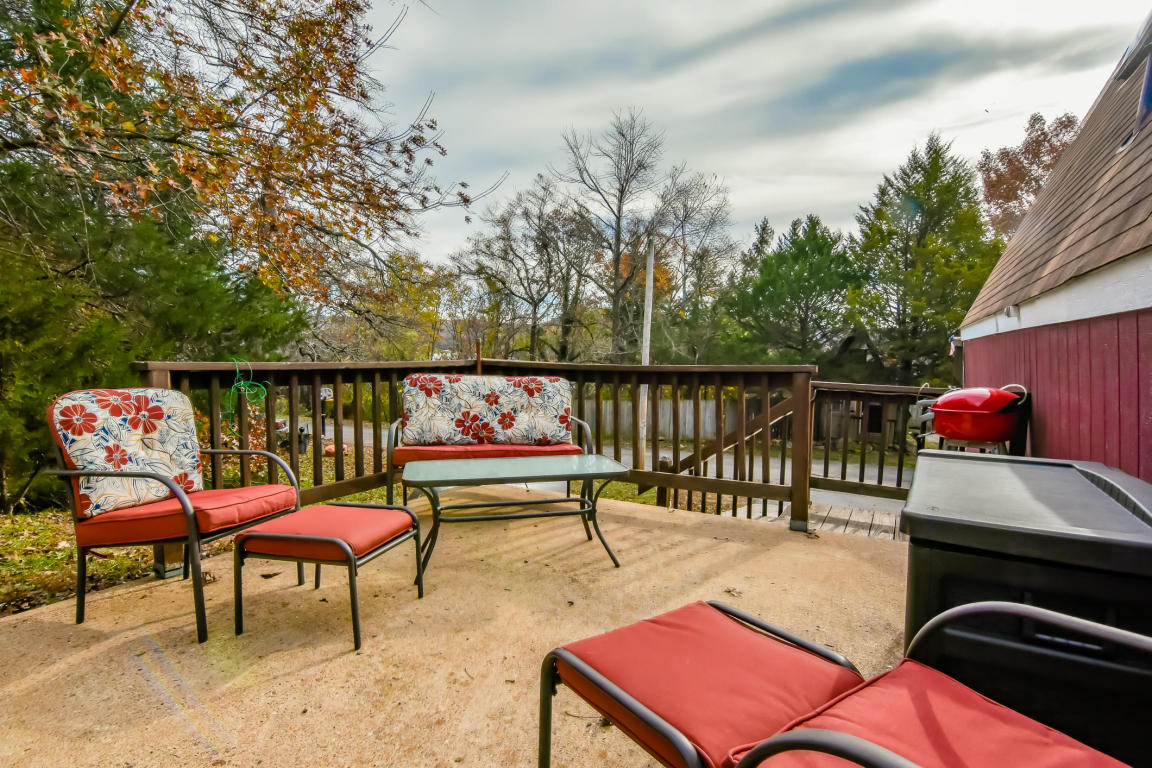 TINY HOUSE TOWN: Winter Lake Home (500 Sq Ft)