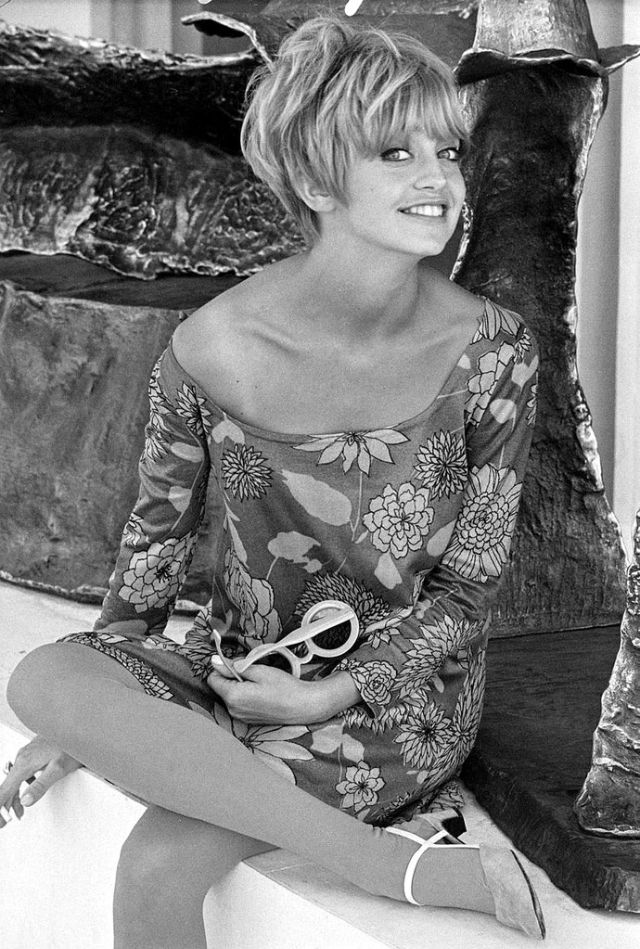 60 Gorgeous Photos of Goldie Hawn in the Mid-Late 1960s ~ Vintage Everyday