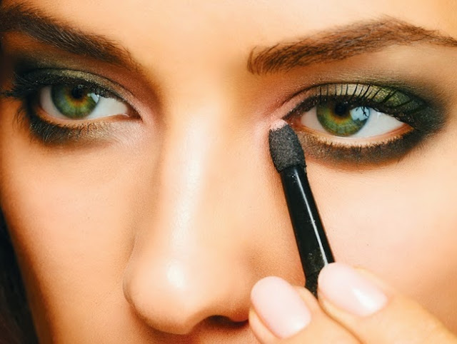 Smartologie: Irina Shayk for Avon Brazil 2013