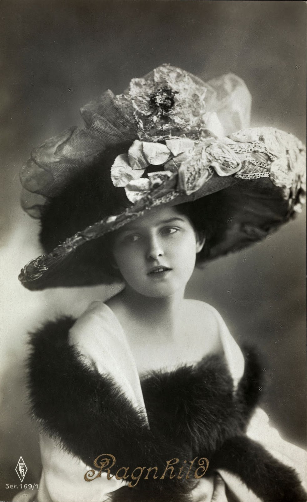 Stunning Studio Portraits of a Young and Beautiful Norwegian Woman ...