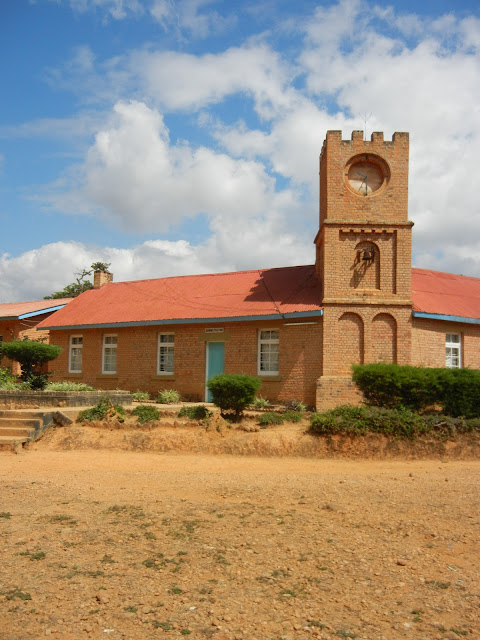 Leo in Malawi: Livingstonia - Buildings