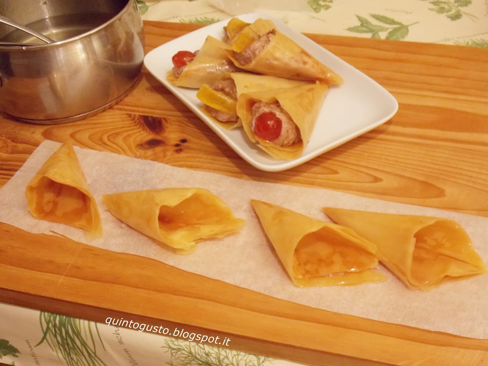 Triangoli di pasta fillo | Apriti Sesamo - Cucina greca e non solo