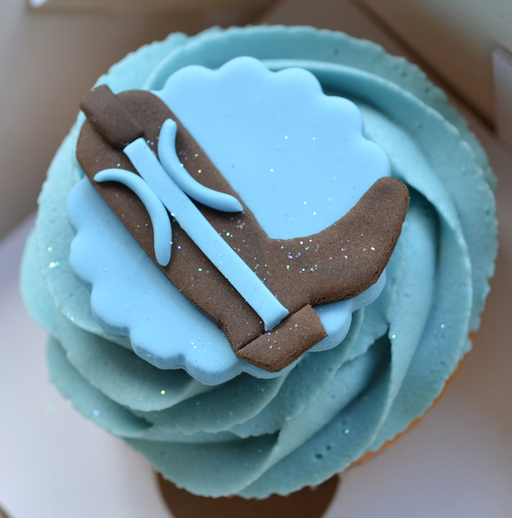 Little Paper Cakes: Happy Birthday Dad Cowboy Bike Cupcakes