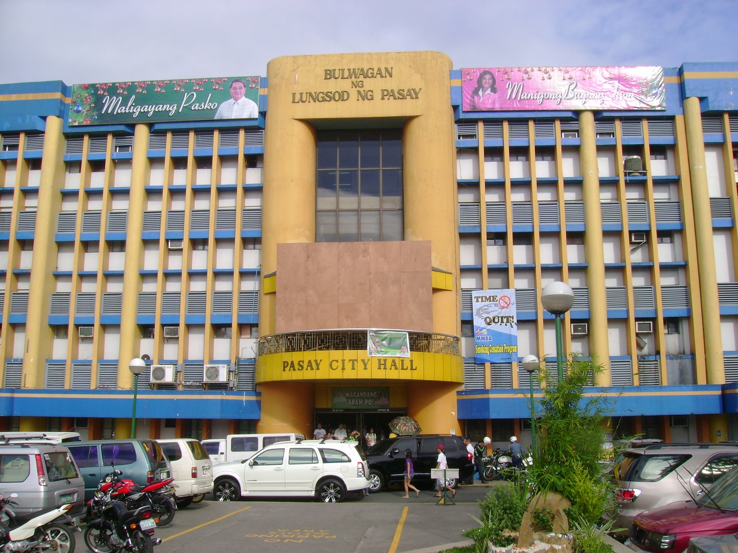 walking distance & et cetera -: City Hall in the Philippines