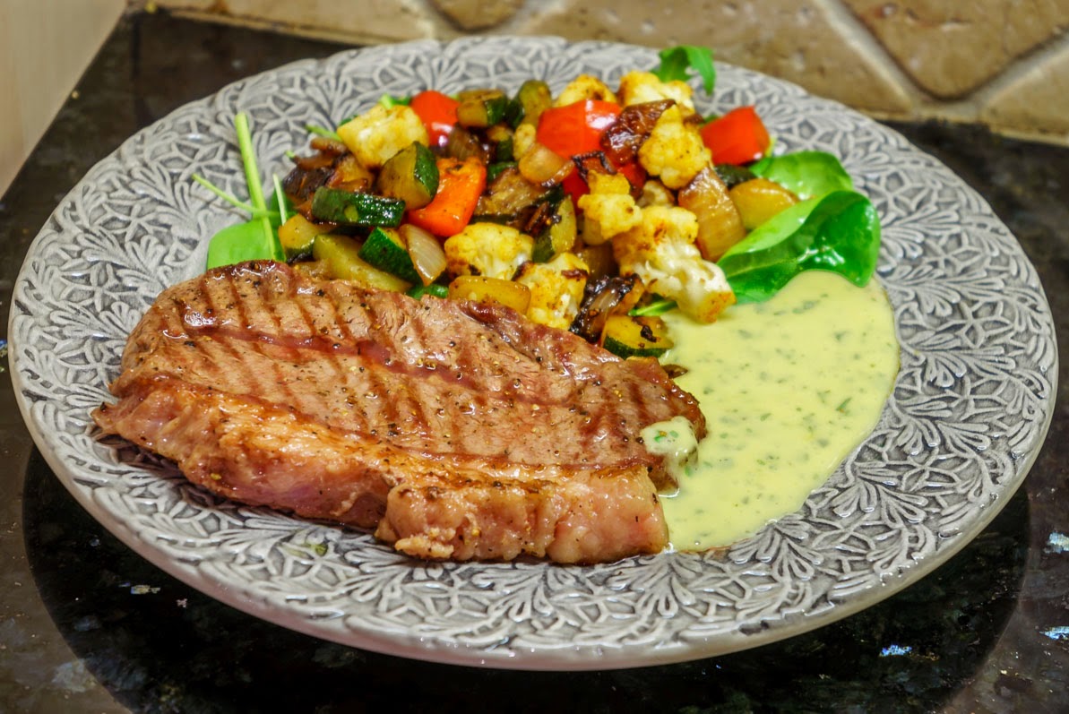 Ryggbiff med stekta grönsaker och bearnaisesås