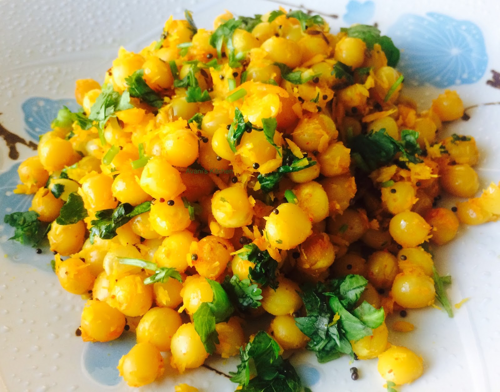 Avani's Kitchen: White Peas Stir Fry / Vatana Usli