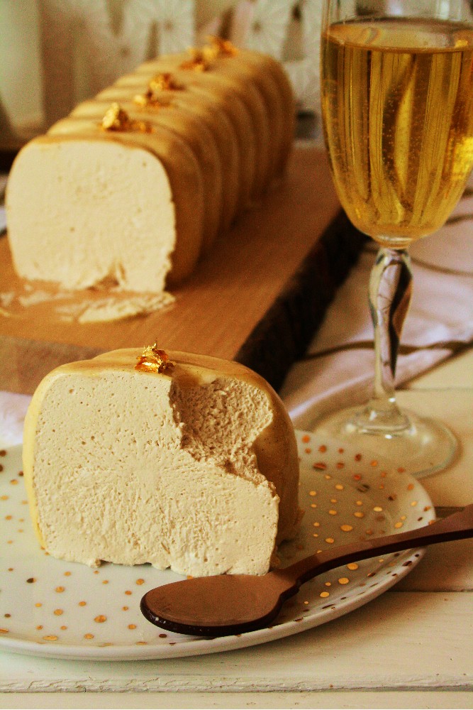 Desirvientadas: Coffee Semifreddo Cake (with mirror glaze)