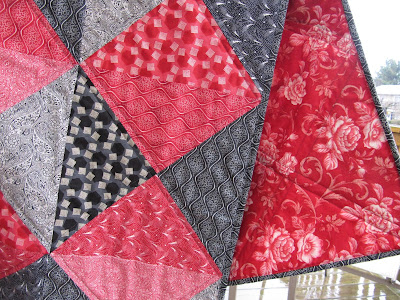 Inspired by Fabric: Tutorial: Two-Color Quilt