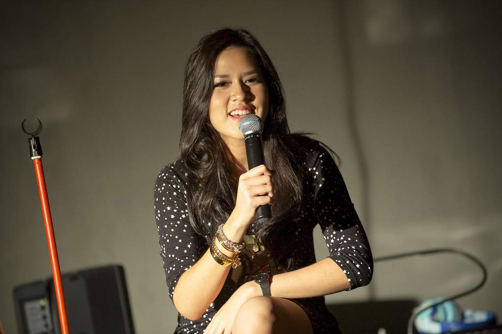 Profil Raisa Andriana - Dunia Artis - Foto, Profil, Gosip