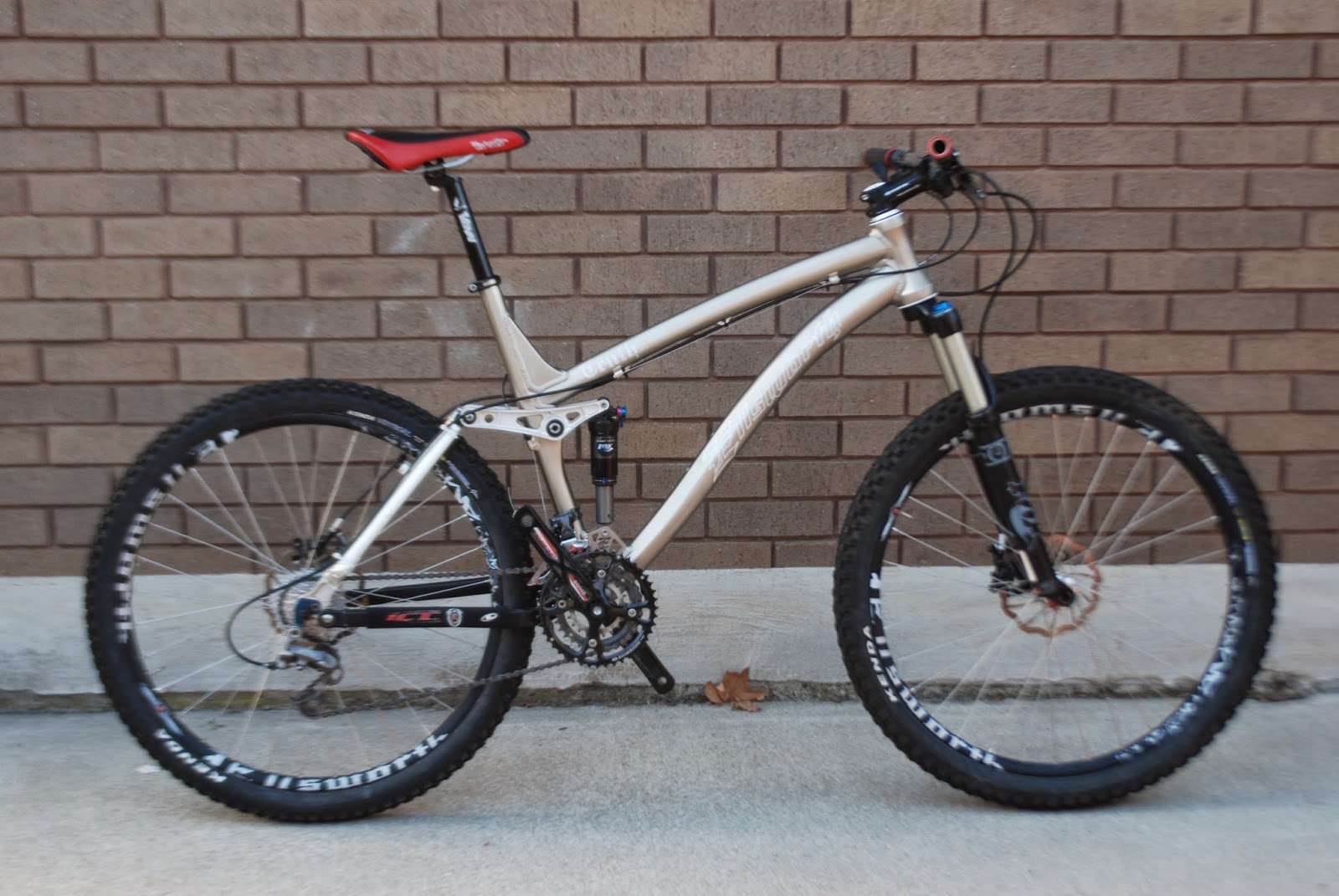 ANEX BICYCLES: Ellsworth Truth SST.2
