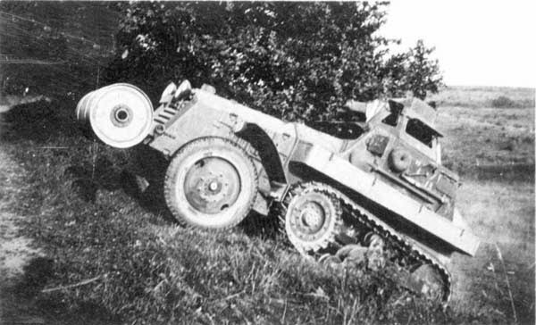 Armour force / Panssaroitu voima : AMC Schneider P16 Half-Track