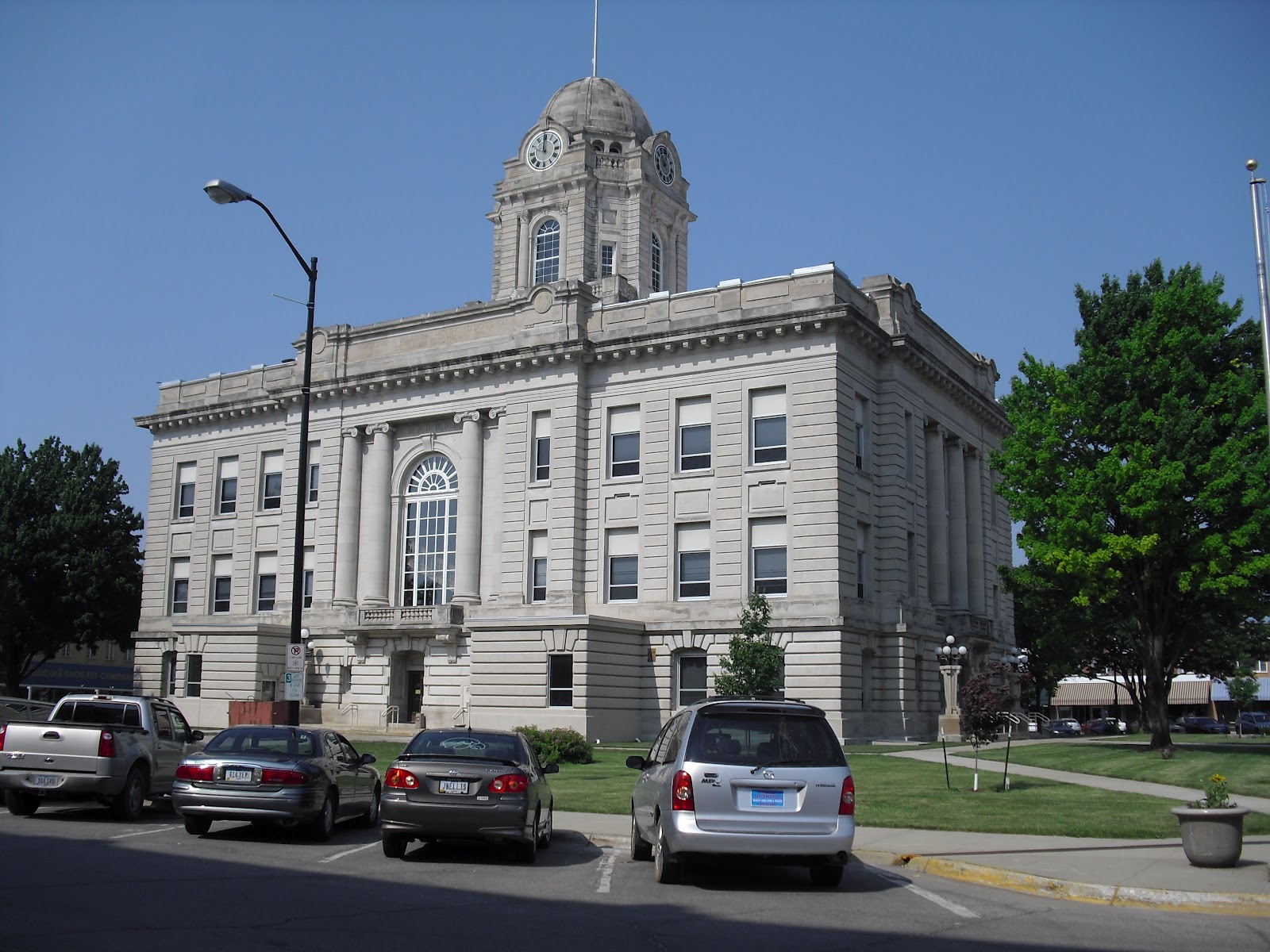 Stay on Route 6: Maytag and Train Sets: Newton, IA to Colfax, IA on ...