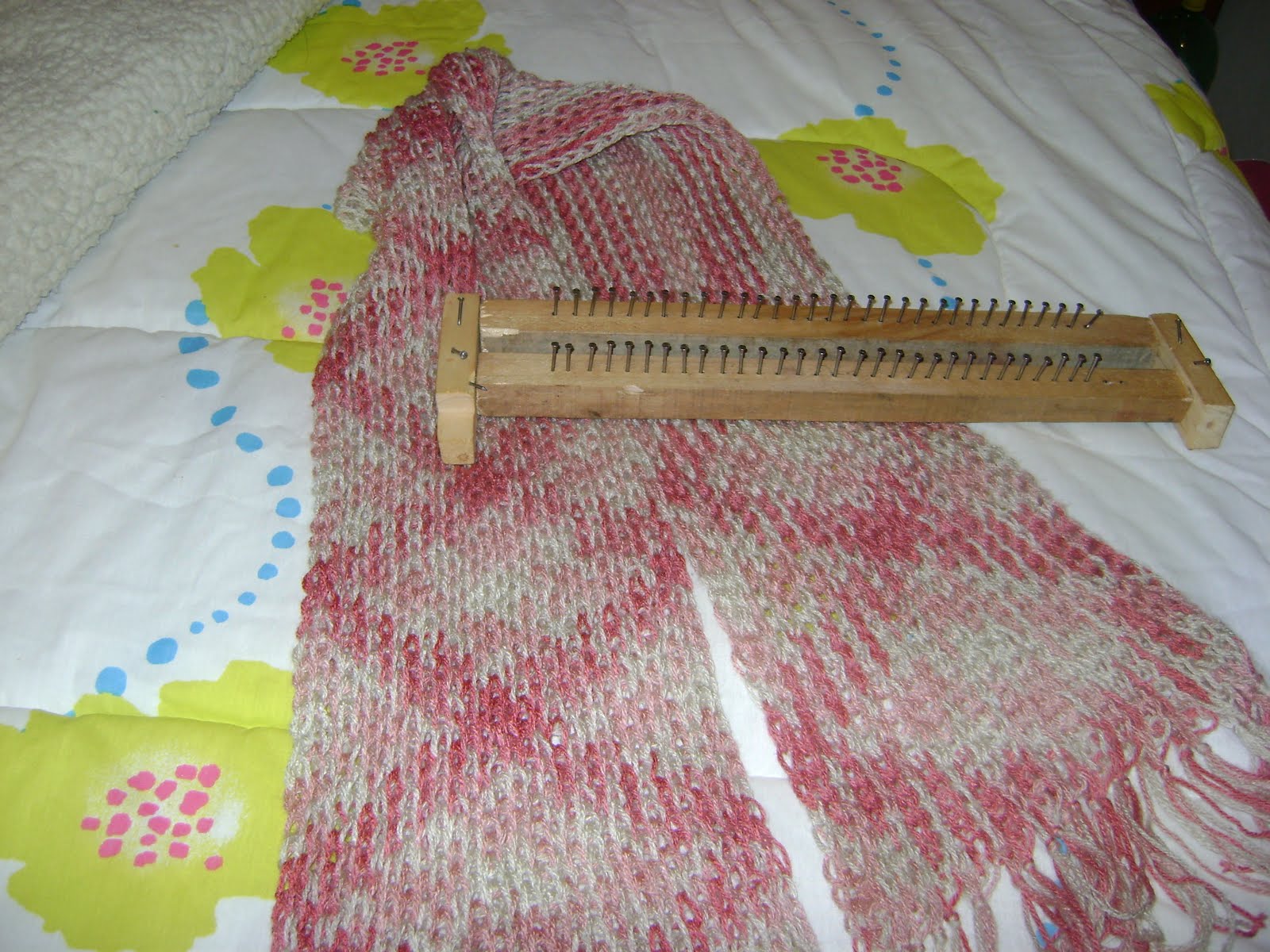 Acredito na Educação: Cachecol em tear de prego