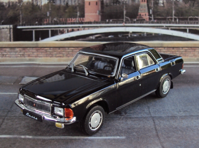 CRUISER - Clásicos en escala 1/43 (1:43 Classics): GAZ 3102 VOLGA (1982)