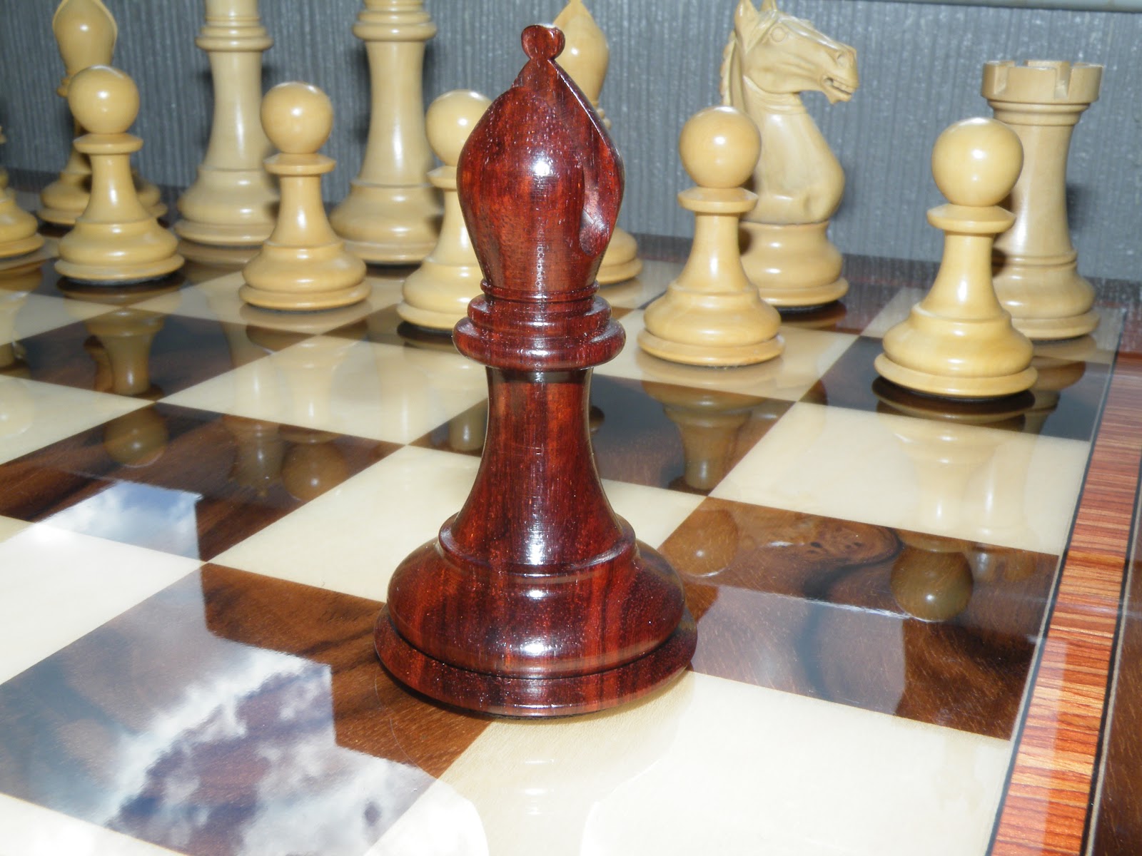 Chess: Pioneer Staunton In Bud Rosewood with Burl Root Board.