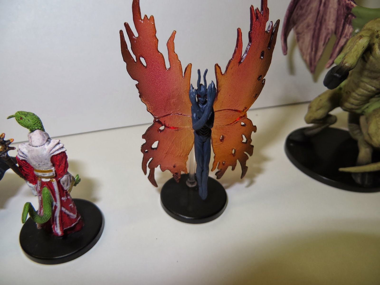 Real Minis: Pathfinder Battles wizkids Legends of Golarian in hand review