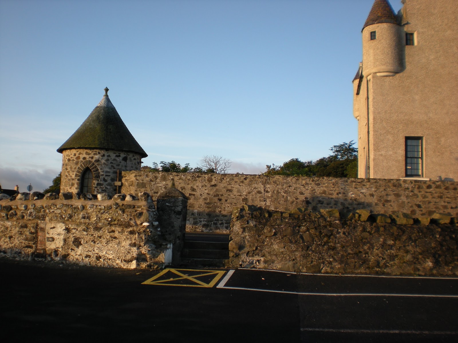 Tosh-Ma-Haul: Ballygally Castle