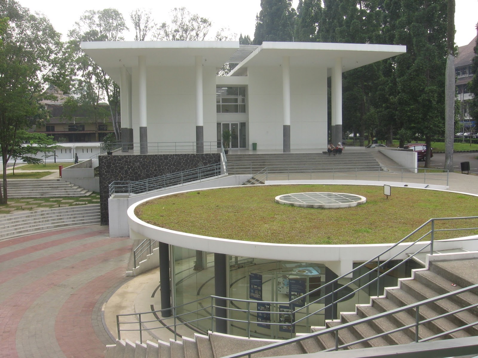 Menyusuri Sumbu ITB: CAMPUS CENTER