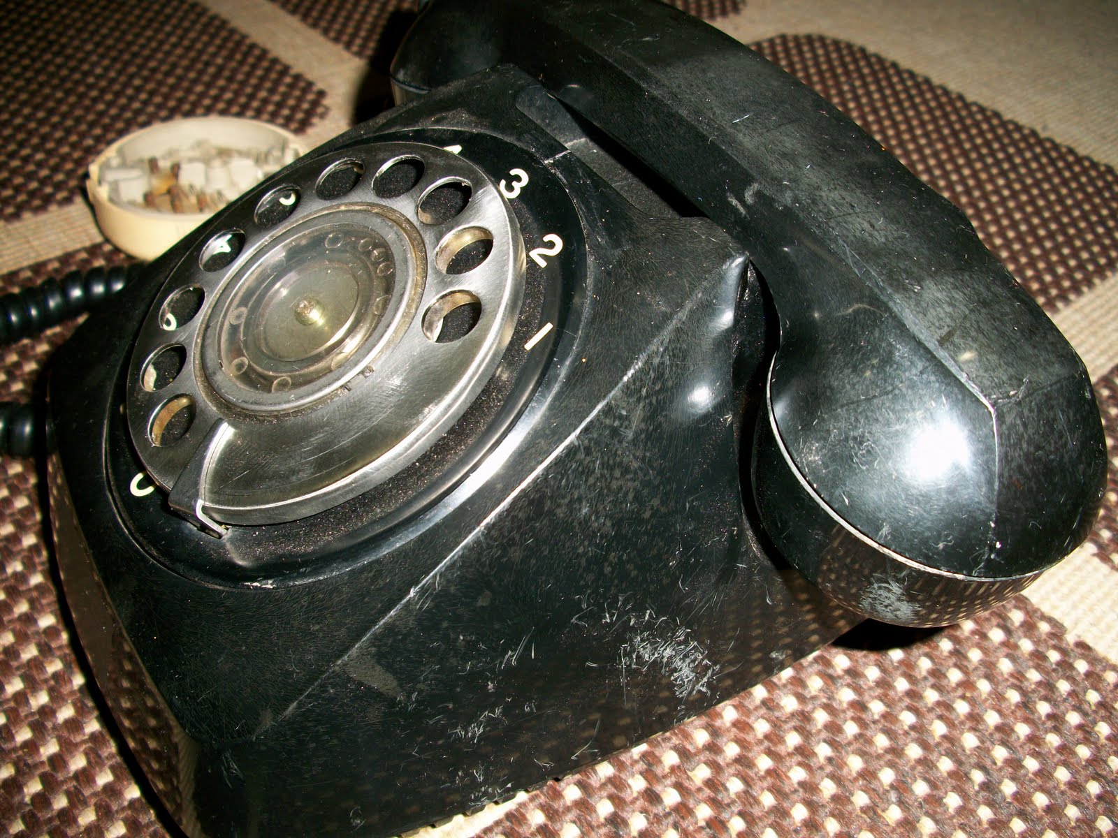 collectible items: Vintage telephone ( Talipon lama)