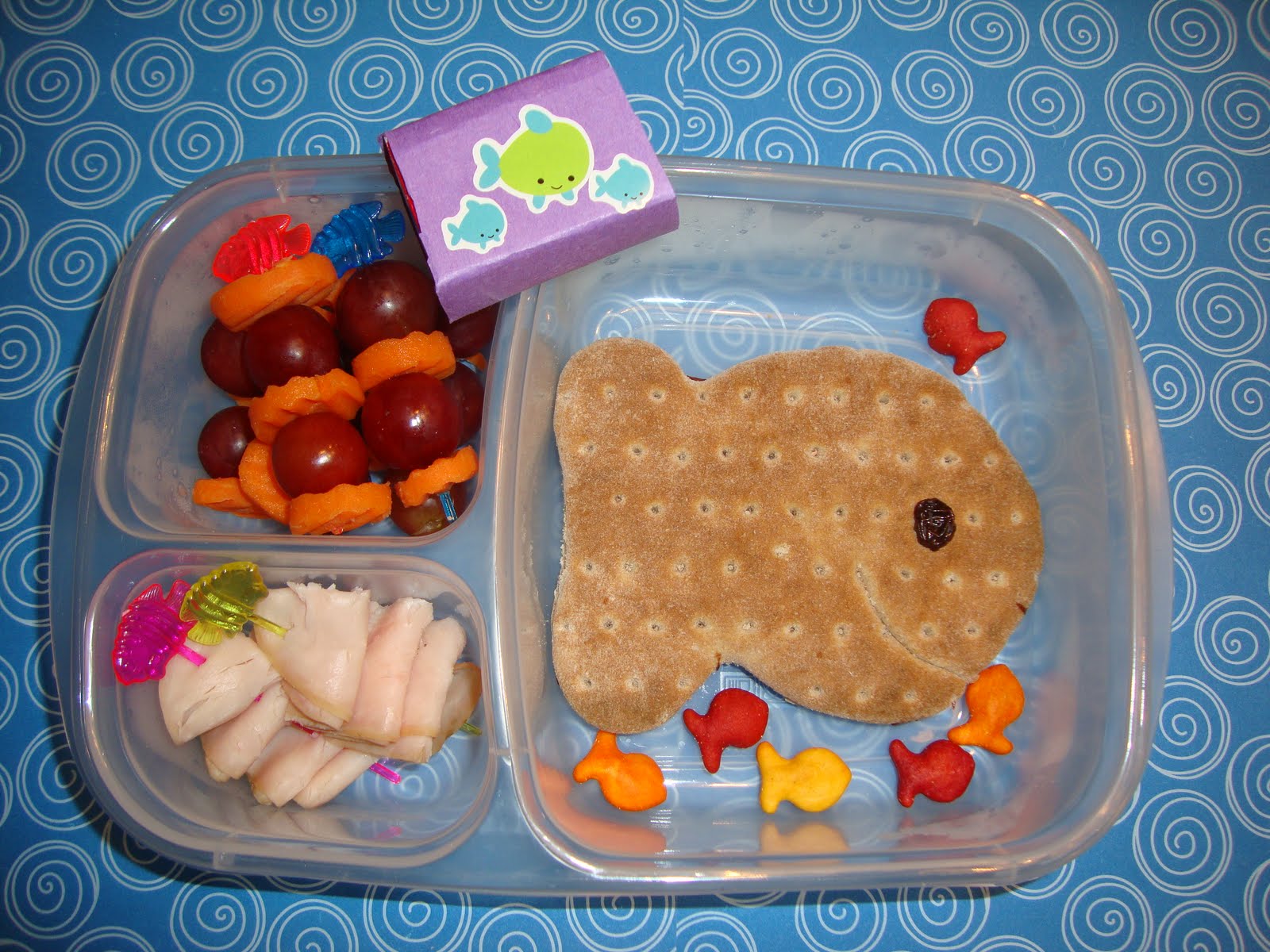 Pink 'N Punchy Lunches: School of Fish!