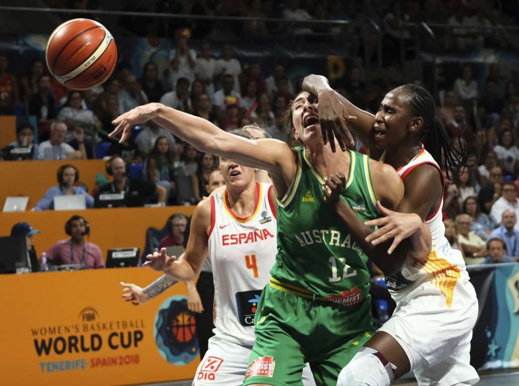 lusosports: Alex Bunton da Australia tropelada por Astou Ndour da Espanha