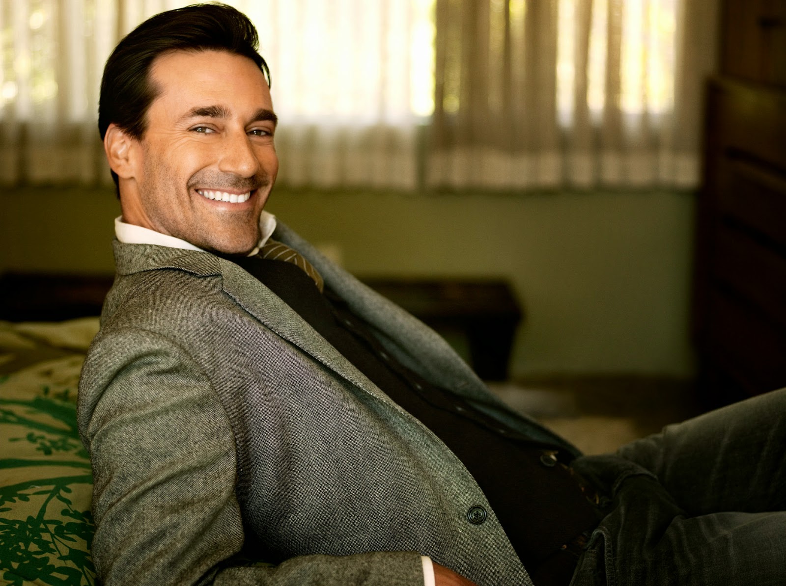 Eyes Wide Ciak!: Buon Natale con Jon Hamm e Naomi Campbell si dà alla tv