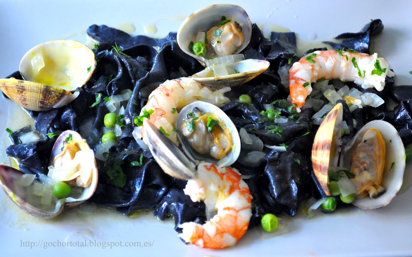 GOCHORTOTAL: PASTA FRESCA NEGRA CON ALMEJAS