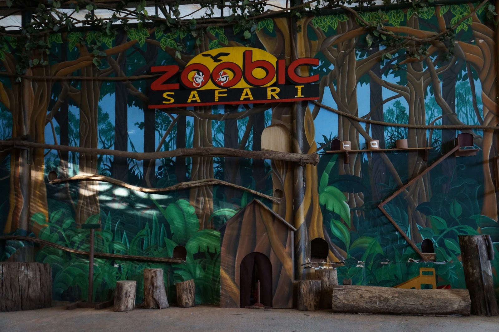 Zoobic Safari : Feeding the Lions in Subic Plus a Lot of Other ...